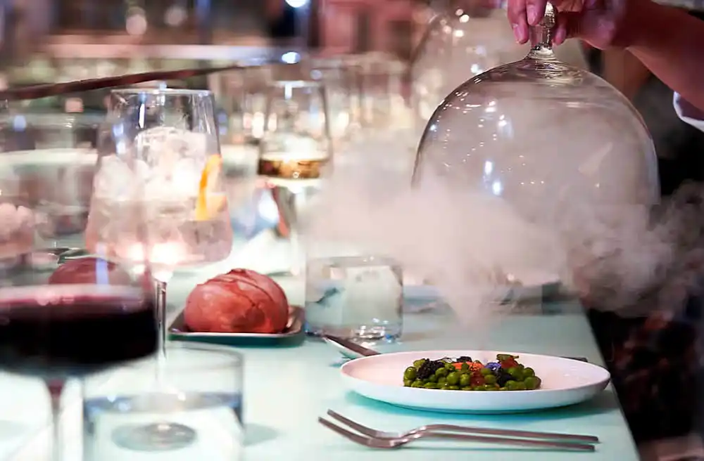 Cruise dining & Restaurantes | Virgin Voyages